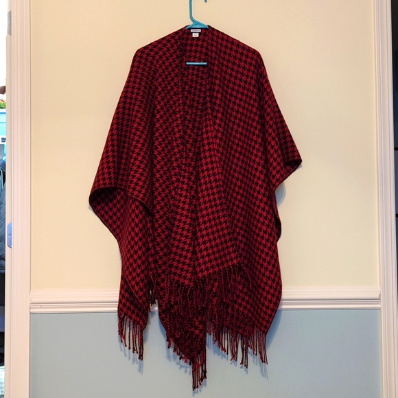 croft & barrow | Accessories | Nwot Croft Barrow Black And Red Poncho ...